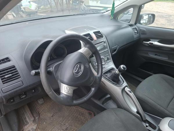 Toyota Auris 2007 Druskininkai, ar dzinēja tilpumu 2.20 L un nobraukumu 246 tūkst. km par 990 €, foto 4 vietnē AUTOMOTO.COM.LV