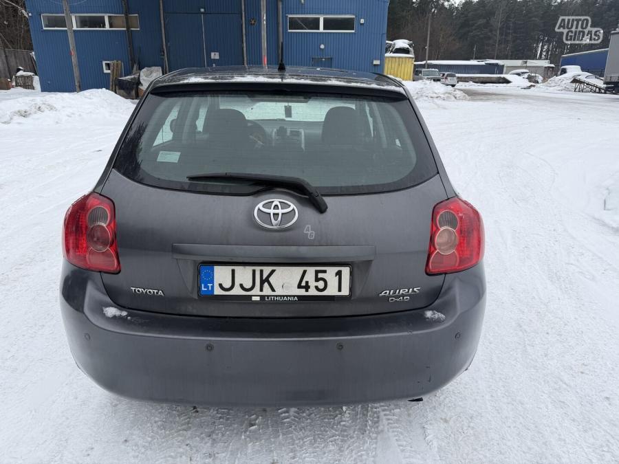 Toyota Auris 2007 in Vilnius, with an engine capacity of 2.00 L and mileage of 375 thousand km for 2100 €, photo 5 on AUTOMOTO.COM.LV