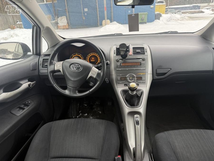 Toyota Auris 2007 in Vilnius, with an engine capacity of 2.00 L and mileage of 375 thousand km for 2100 €, photo 9 on AUTOMOTO.COM.LV
