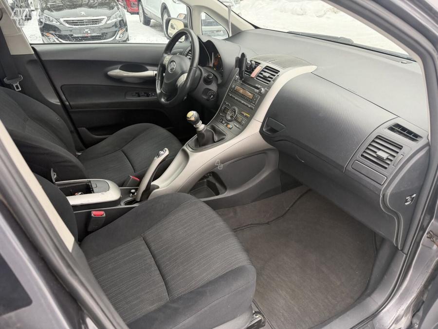 Toyota Auris 2007 in Vilnius, with an engine capacity of 2.00 L and mileage of 375 thousand km for 2100 €, photo 10 on AUTOMOTO.COM.LV