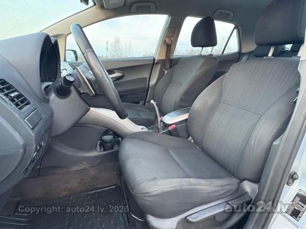 Toyota Auris 2007 Rapla, ar dzinēja tilpumu 1.40 L un nobraukumu 247 tūkst. km par 1750 €, foto 9 vietnē AUTOMOTO.COM.LV