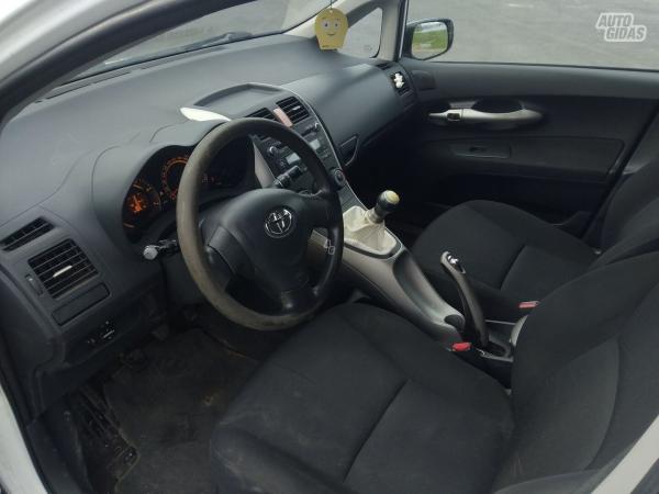 Toyota Auris 2007 Telšiai, ar dzinēja tilpumu 1.40 L un nobraukumu 341 tūkst. km par 1950 €, foto 5 vietnē AUTOMOTO.COM.LV