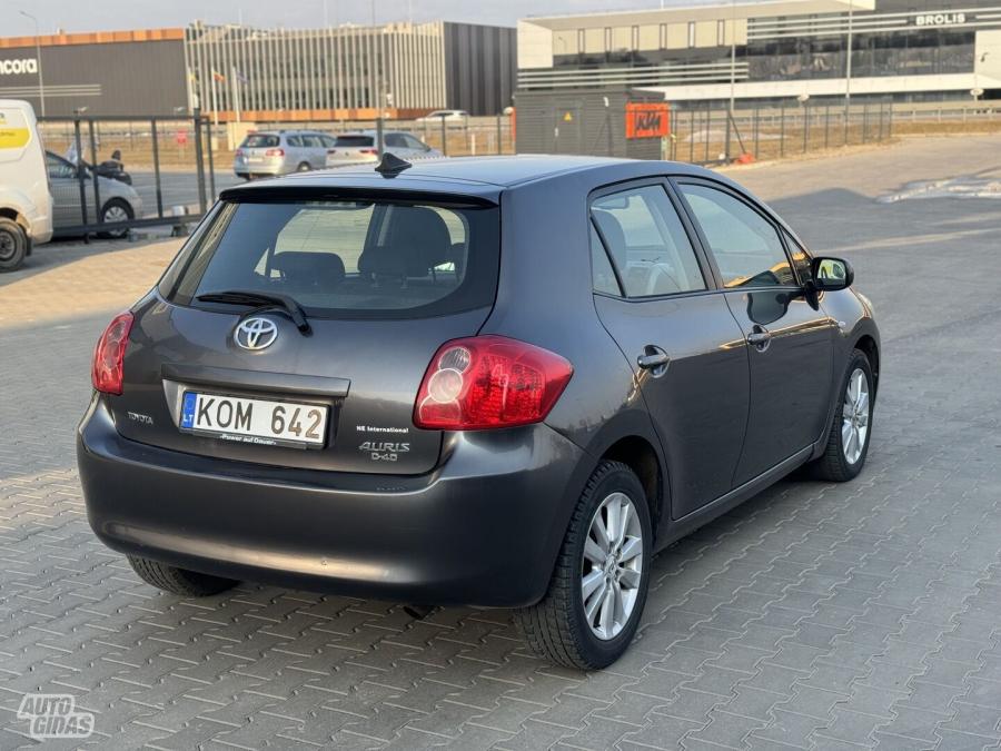 Toyota Auris 2007 in Vilnius, with an engine capacity of 2.00 L and mileage of 309 thousand km for 1999 €, photo 4 on AUTOMOTO.COM.LV