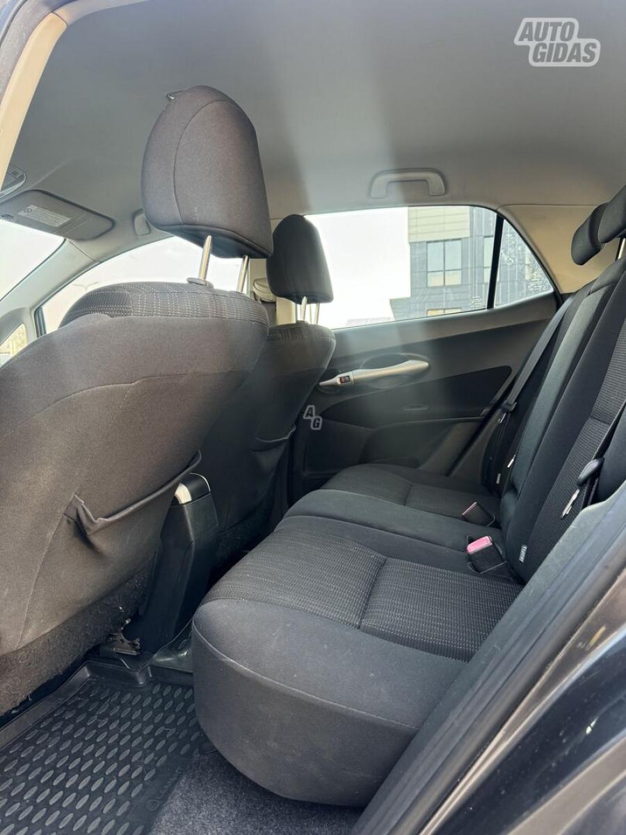 Toyota Auris 2007 in Vilnius, with an engine capacity of 2.00 L and mileage of 306 thousand km for 1999 €, photo 6 on AUTOMOTO.COM.LV