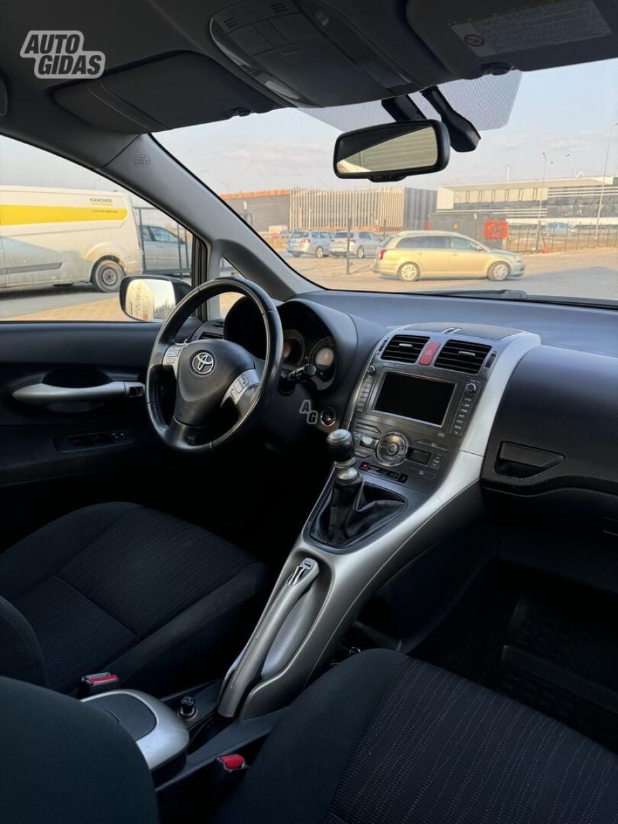 Toyota Auris 2007 in Vilnius, with an engine capacity of 2.00 L and mileage of 306 thousand km for 1999 €, photo 7 on AUTOMOTO.COM.LV