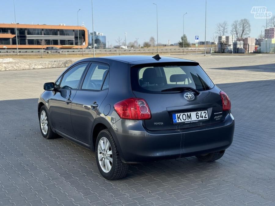 Toyota Auris 2007 Viļņa, ar dzinēja tilpumu 2.00 L un nobraukumu 306 tūkst. km par 1800 €, foto 5 vietnē AUTOMOTO.COM.LV