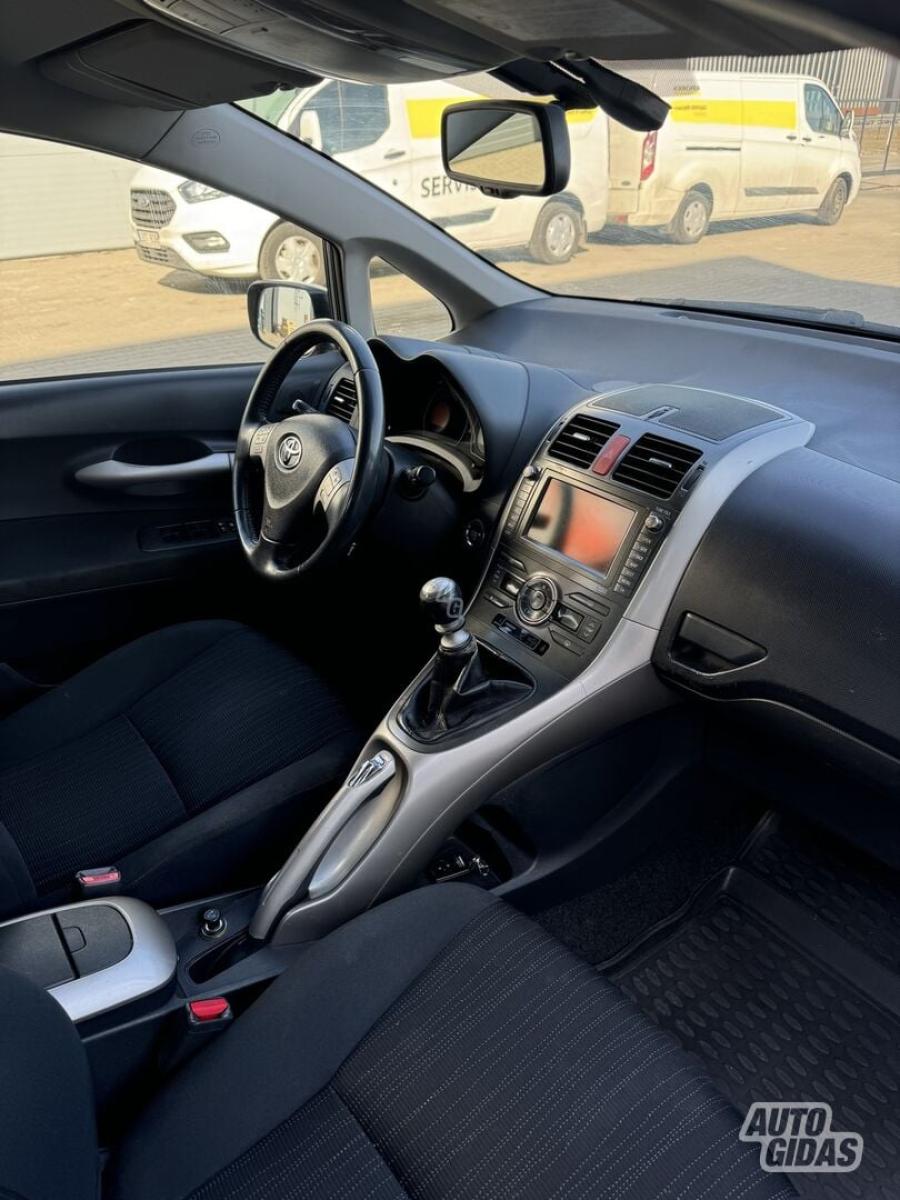 Toyota Auris 2007 Viļņa, ar dzinēja tilpumu 2.00 L un nobraukumu 306 tūkst. km par 1800 €, foto 9 vietnē AUTOMOTO.COM.LV