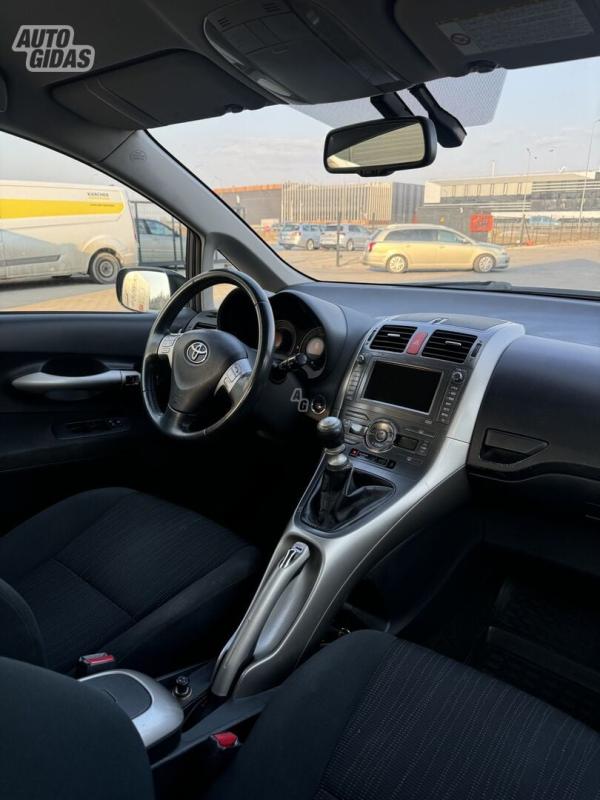 Toyota Auris 2007 Viļņa, ar dzinēja tilpumu 2.00 L un nobraukumu 306 tūkst. km par 1800 €, foto 6 vietnē AUTOMOTO.COM.LV