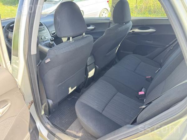 Toyota Auris 2007 Rēzekne, ar dzinēja tilpumu 2.00 L un nobraukumu 385 tūkst. km par 2050 €, foto 8 vietnē AUTOMOTO.COM.LV