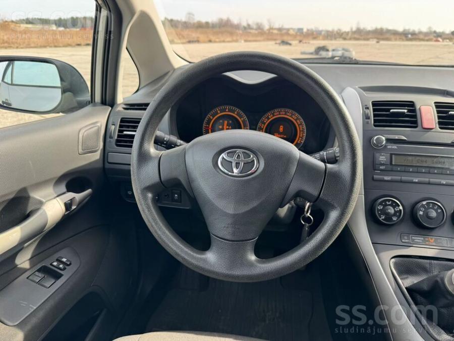 Toyota Auris 2007 in Riga, with an engine capacity of 1.60 L and mileage of 0 thousand km for 2499 €, photo 12 on AUTOMOTO.COM.LV