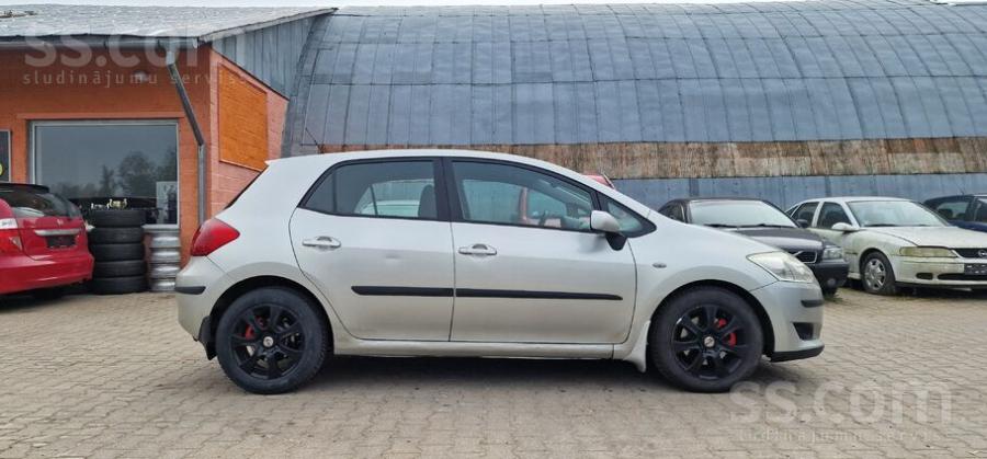 Toyota Auris 2007 in Valmiera, with an engine capacity of 2.00 L and mileage of 322 thousand km for 1700 €, photo 3 on AUTOMOTO.COM.LV