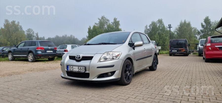 Toyota Auris 2007 in Valmiera, with an engine capacity of 2.00 L and mileage of 322 thousand km for 1700 €, photo 7 on AUTOMOTO.COM.LV