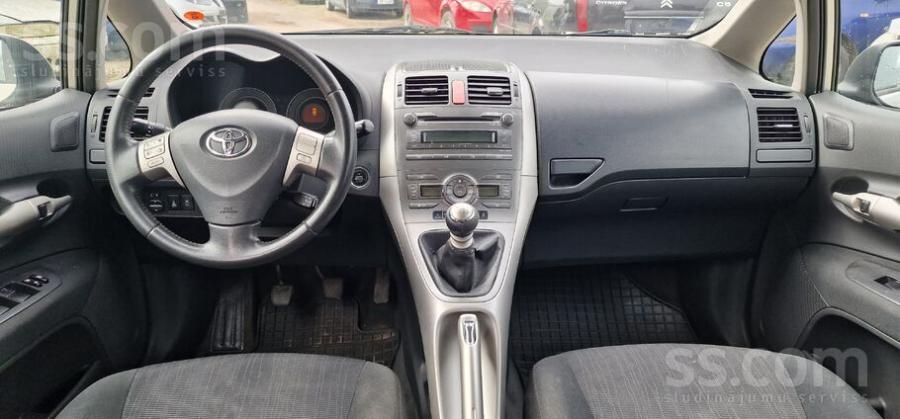 Toyota Auris 2007 in Valmiera, with an engine capacity of 2.00 L and mileage of 322 thousand km for 1700 €, photo 8 on AUTOMOTO.COM.LV