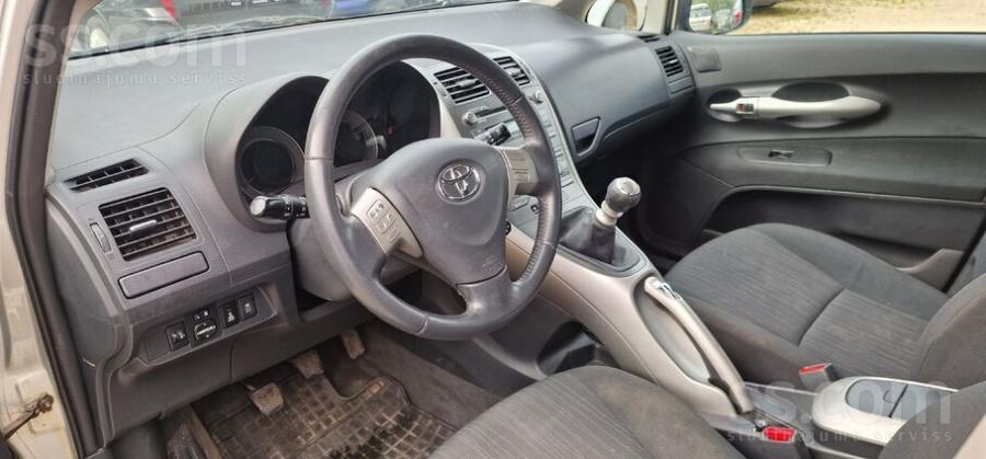 Toyota Auris 2007 in Valmiera, with an engine capacity of 2.00 L and mileage of 322 thousand km for 1700 €, photo 9 on AUTOMOTO.COM.LV