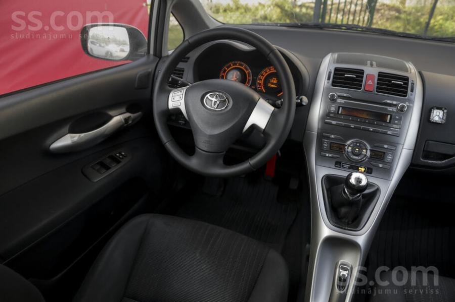 Toyota Auris 2007 in Riga, with an engine capacity of 1.60 L and mileage of 113 thousand km for 3200 €, photo 9 on AUTOMOTO.COM.LV