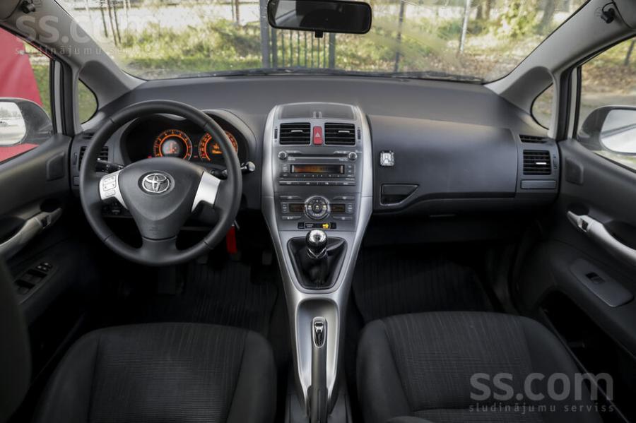 Toyota Auris 2007 in Riga, with an engine capacity of 1.60 L and mileage of 113 thousand km for 3200 €, photo 10 on AUTOMOTO.COM.LV