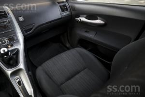 Toyota Auris 2007 in Riga, with an engine capacity of 1.60 L and mileage of 113 thousand km for 3200 €, photo 11 on AUTOMOTO.COM.LV