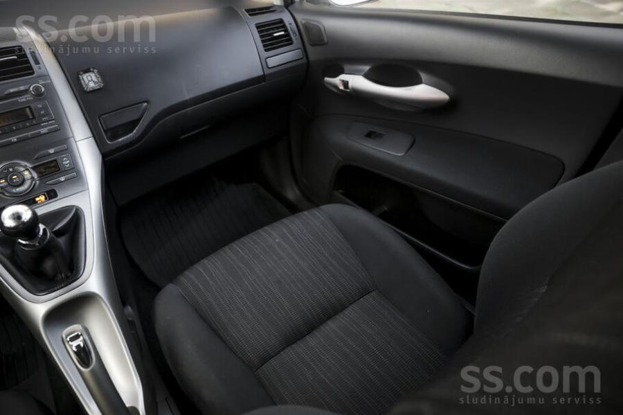 Toyota Auris 2007 in Riga, with an engine capacity of 1.60 L and mileage of 113 thousand km for 3200 €, photo 11 on AUTOMOTO.COM.LV