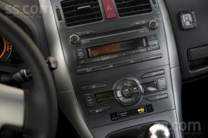 Toyota Auris 2007 in Riga, with an engine capacity of 1.60 L and mileage of 113 thousand km for 3200 €, photo 12 on AUTOMOTO.COM.LV
