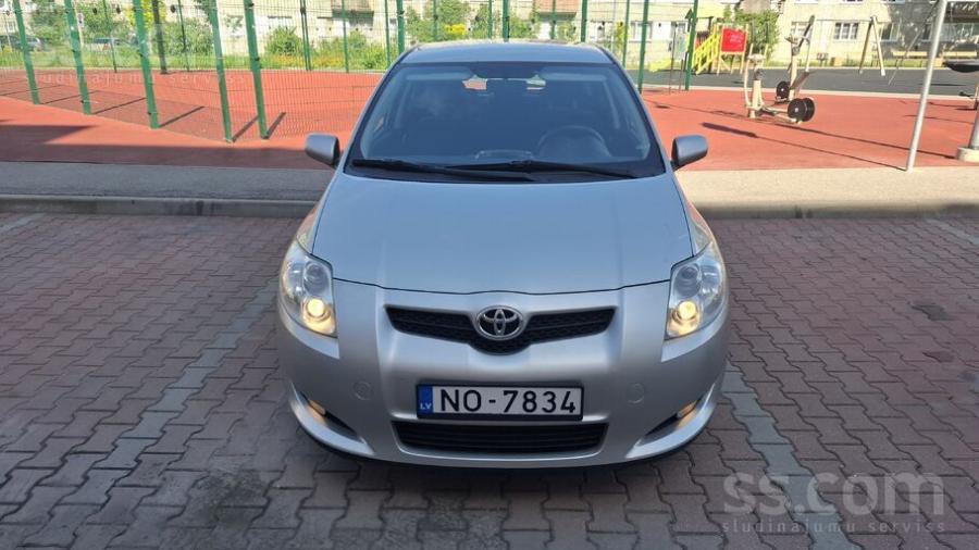 Toyota Auris 2007 in Daugavpils, with an engine capacity of 2.00 L and mileage of 247 thousand km for 1700 €, photo 3 on AUTOMOTO.COM.LV