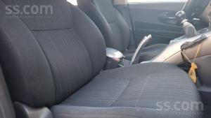 Toyota Auris 2007 in Daugavpils, with an engine capacity of 2.00 L and mileage of 247 thousand km for 1700 €, photo 12 on AUTOMOTO.COM.LV