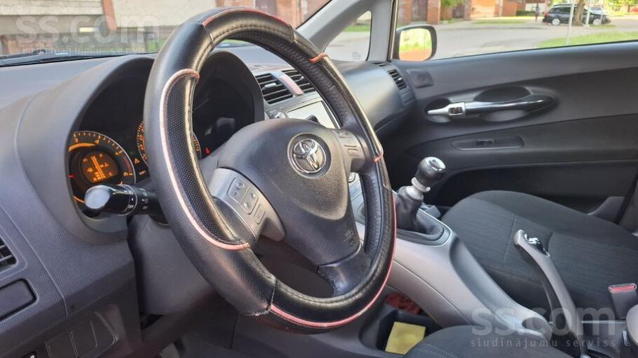 Toyota Auris 2007 in Daugavpils, with an engine capacity of 2.00 L and mileage of 247 thousand km for 1700 €, photo 13 on AUTOMOTO.COM.LV