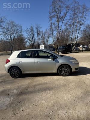 Toyota Auris 2007 Rīga, ar dzinēja tilpumu 2.00 L un nobraukumu 230 tūkst. km par 1900 €, foto 5 vietnē AUTOMOTO.COM.LV