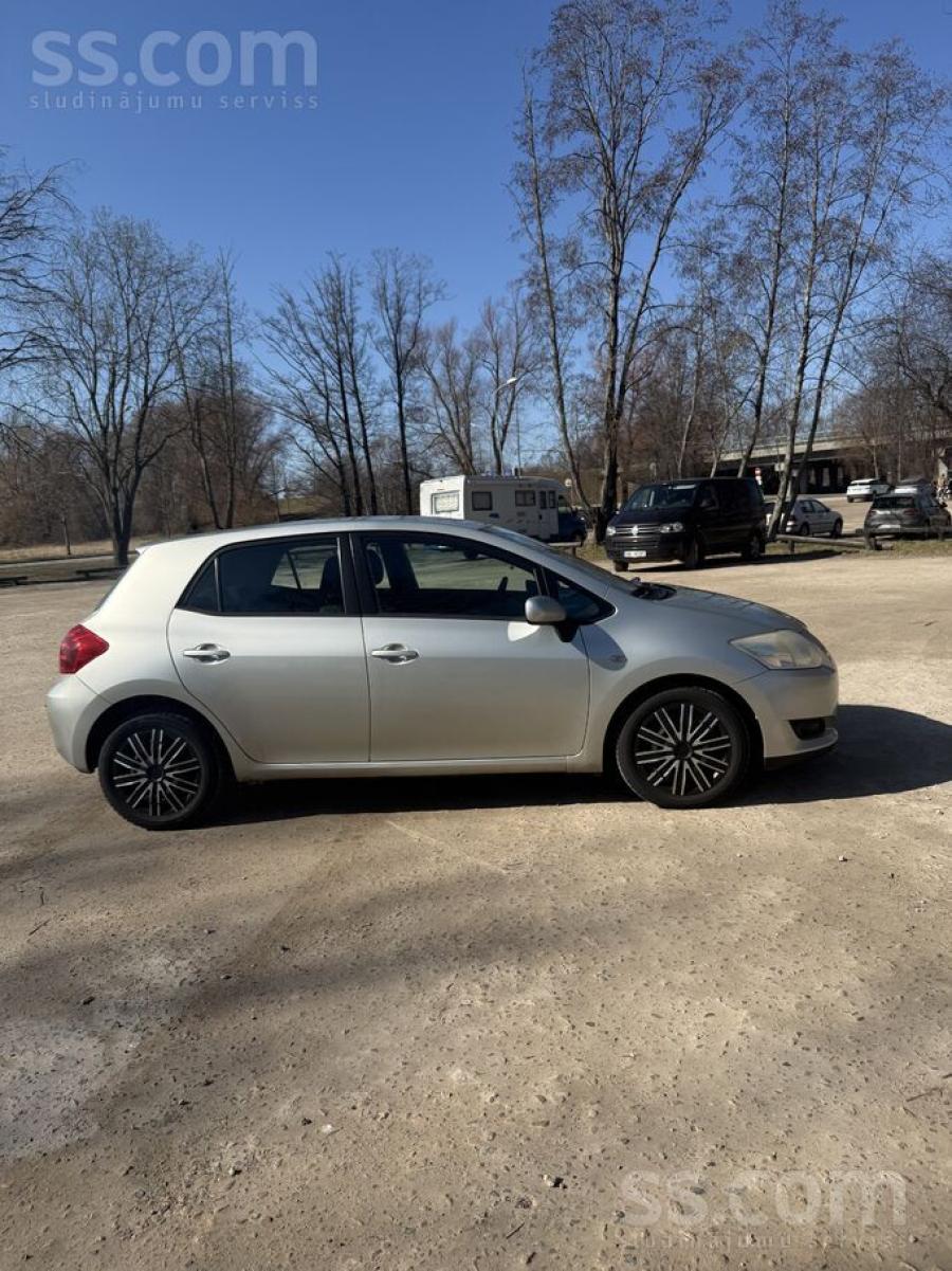 Toyota Auris 2007 Rīga, ar dzinēja tilpumu 2.00 L un nobraukumu 230 tūkst. km par 1900 €, foto 5 vietnē AUTOMOTO.COM.LV