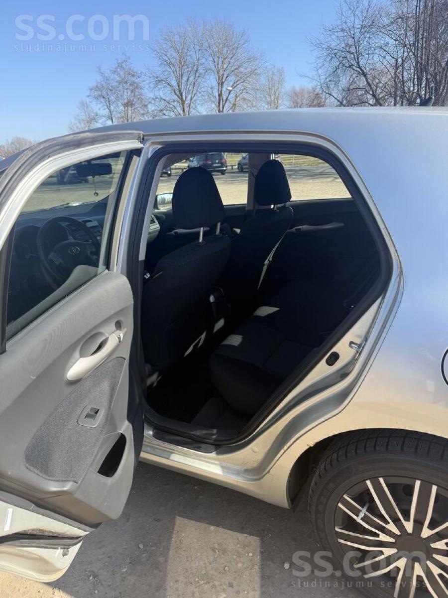 Toyota Auris 2007 Rīga, ar dzinēja tilpumu 2.00 L un nobraukumu 230 tūkst. km par 1900 €, foto 13 vietnē AUTOMOTO.COM.LV