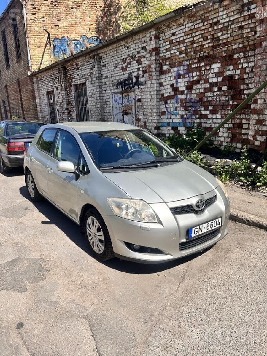 Toyota Auris 2007 in Riga, with an engine capacity of 1.60 L and mileage of 261 thousand km for 1150 €, photo 1 on AUTOMOTO.COM.LV