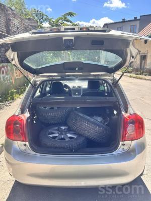 Toyota Auris 2007 in Riga, with an engine capacity of 1.60 L and mileage of 261 thousand km for 1150 €, photo 9 on AUTOMOTO.COM.LV