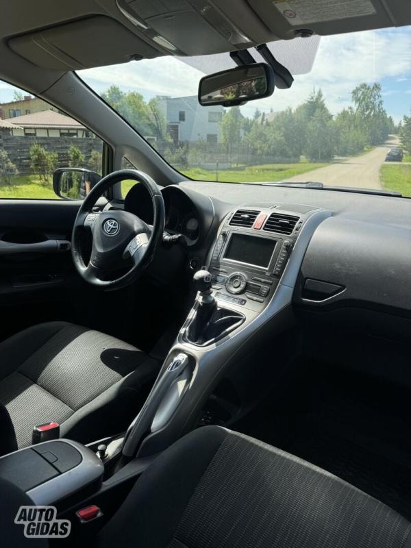 Toyota Auris 2007 Viļņa, ar dzinēja tilpumu 2.00 L un nobraukumu 308 tūkst. km par 1950 €, foto 6 vietnē AUTOMOTO.COM.LV