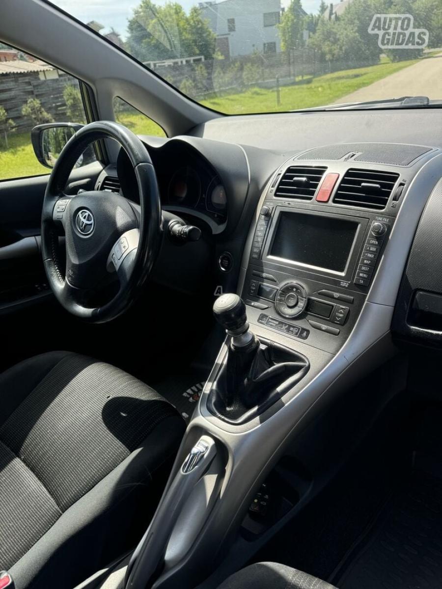 Toyota Auris 2007 in Vilnius, with an engine capacity of 2.00 L and mileage of 308 thousand km for 1950 €, photo 9 on AUTOMOTO.COM.LV
