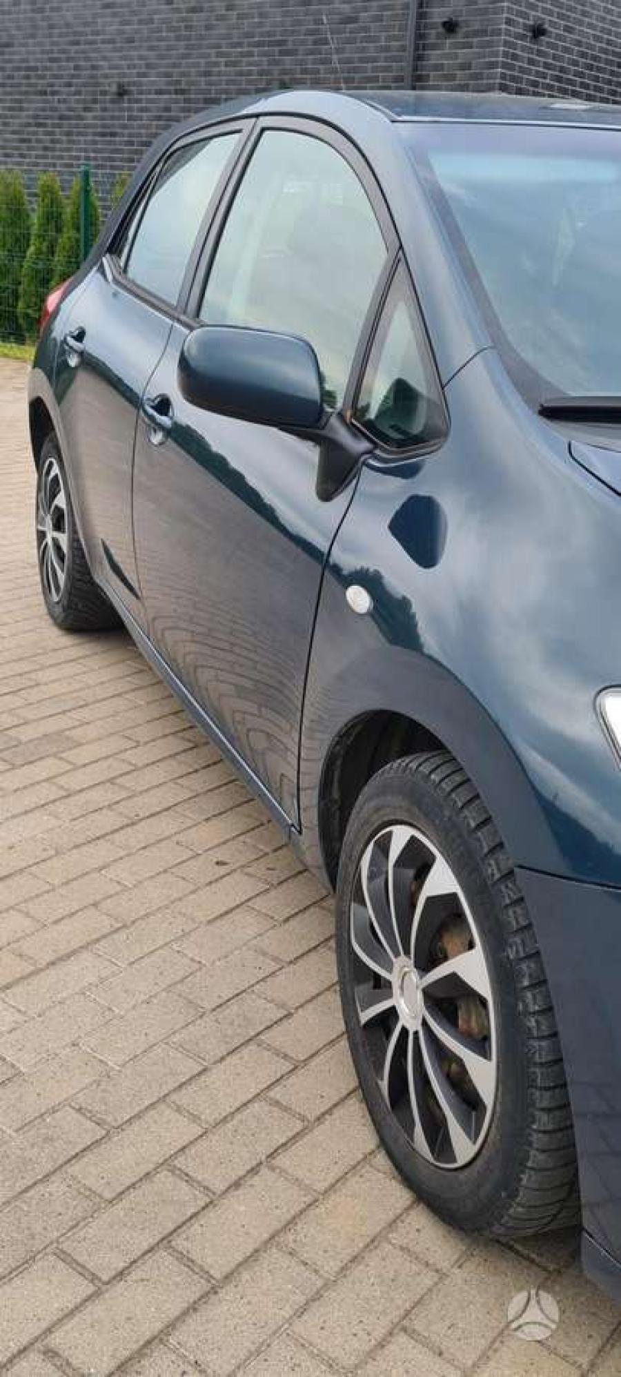 Toyota Auris 2007 in Vilnius, with an engine capacity of 2.00 L and mileage of 317 thousand km for 1950 €, photo 26 on AUTOMOTO.COM.LV