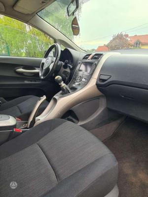 Toyota Auris 2007 in Vilnius, with an engine capacity of 2.00 L and mileage of 317 thousand km for 1950 €, photo 29 on AUTOMOTO.COM.LV
