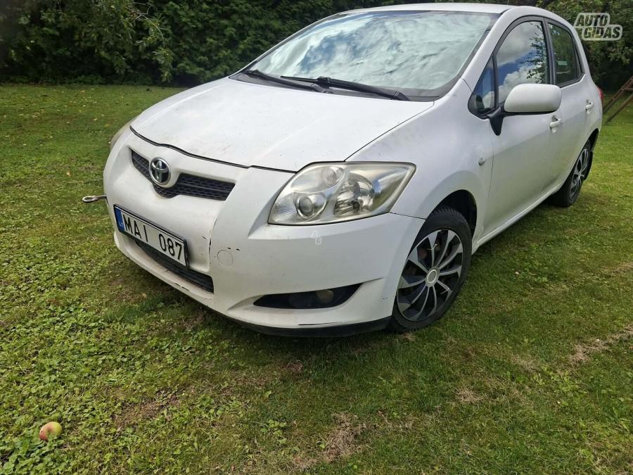Toyota Auris 2007 in Marijampole, with an engine capacity of 1.40 L and mileage of 300 thousand km for 550 €, photo 1 on AUTOMOTO.COM.LV