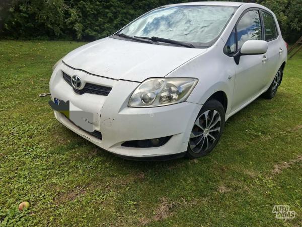 Toyota Auris 2007 in Marijampole, with an engine capacity of 1.40 L and mileage of 300 thousand km for 450 €, photo 1 on AUTOMOTO.COM.LV