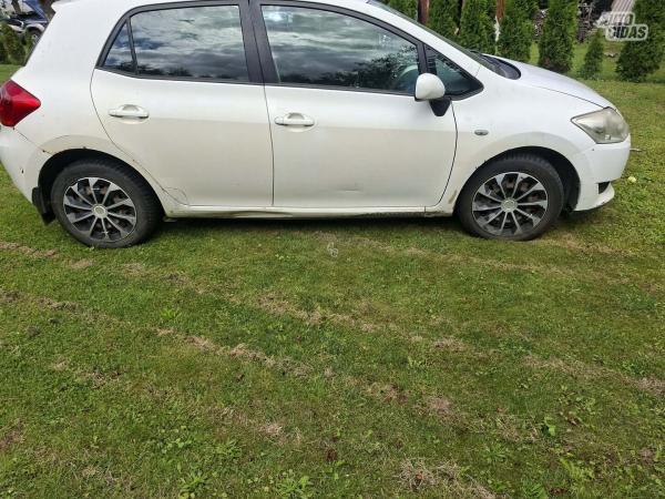 Toyota Auris 2007 in Marijampole, with an engine capacity of 1.40 L and mileage of 300 thousand km for 450 €, photo 4 on AUTOMOTO.COM.LV