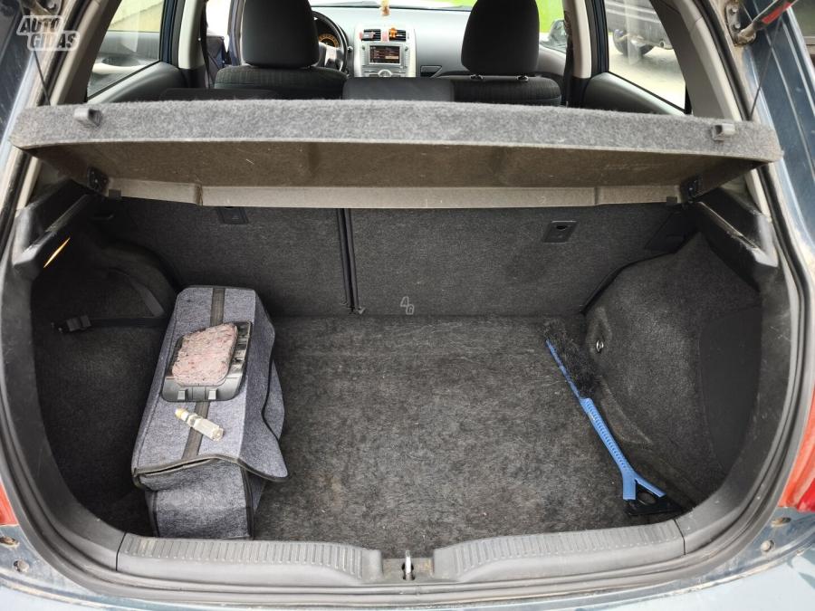 Toyota Auris 2007 in Vilnius, with an engine capacity of 2.00 L and mileage of 344 thousand km for 1500 €, photo 11 on AUTOMOTO.COM.LV