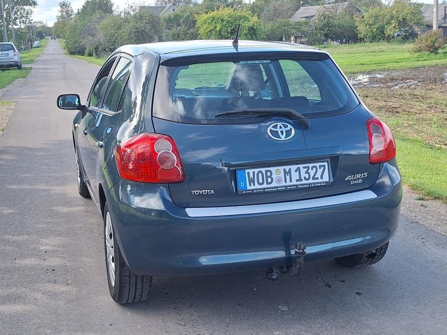 Toyota Auris 2007 in Mazeikiai, with an engine capacity of 2.00 L and mileage of 213 thousand km for 3300 €, photo 8 on AUTOMOTO.COM.LV