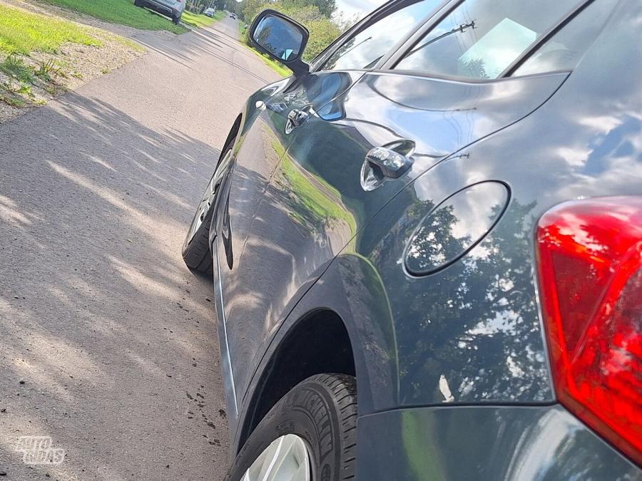 Toyota Auris 2007 in Mazeikiai, with an engine capacity of 2.00 L and mileage of 213 thousand km for 3300 €, photo 13 on AUTOMOTO.COM.LV