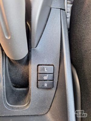 Toyota Auris 2007 in Mazeikiai, with an engine capacity of 2.00 L and mileage of 213 thousand km for 3300 €, photo 17 on AUTOMOTO.COM.LV