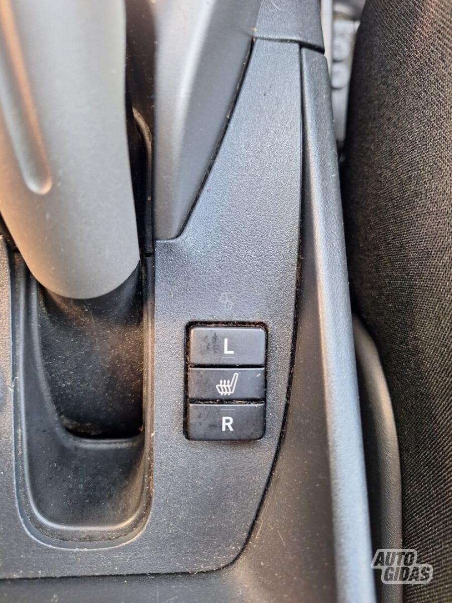 Toyota Auris 2007 in Mazeikiai, with an engine capacity of 2.00 L and mileage of 213 thousand km for 3300 €, photo 17 on AUTOMOTO.COM.LV