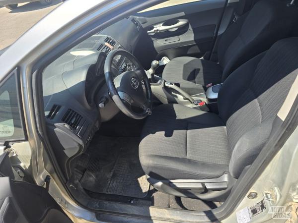 Toyota Auris 2007 in Vilnius, with an engine capacity of 1.40 L and mileage of 240 thousand km for 1100 €, photo 11 on AUTOMOTO.COM.LV