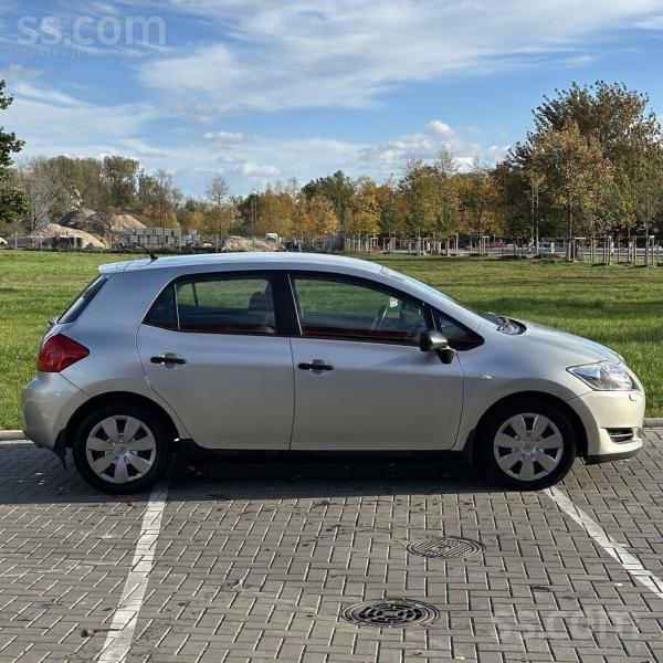 Toyota Auris 2008 in Riga, with an engine capacity of 1.60 L and mileage of 423 thousand km for 1450 €, photo 11 on AUTOMOTO.COM.LV