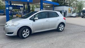 Toyota Auris 2008 in Marijampole, with an engine capacity of 1.60 L and mileage of 240 thousand km for 3000 €, photo 4 on AUTOMOTO.COM.LV