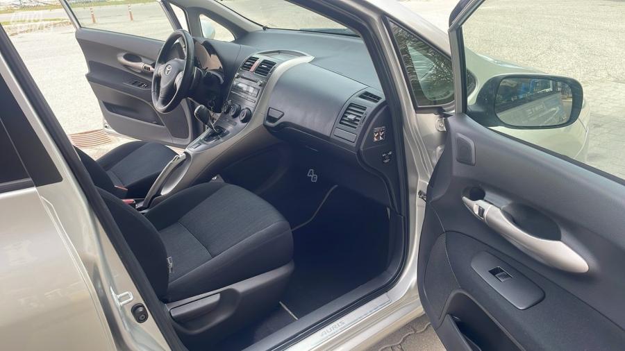 Toyota Auris 2008 in Marijampole, with an engine capacity of 1.60 L and mileage of 240 thousand km for 3000 €, photo 14 on AUTOMOTO.COM.LV