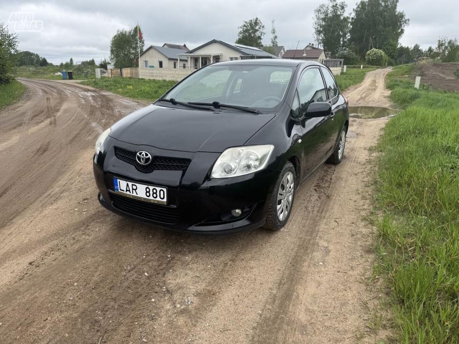 Toyota Auris 2008 in Vilnius, with an engine capacity of 1.40 L and mileage of 218 thousand km for 2500 €, photo 1 on AUTOMOTO.COM.LV