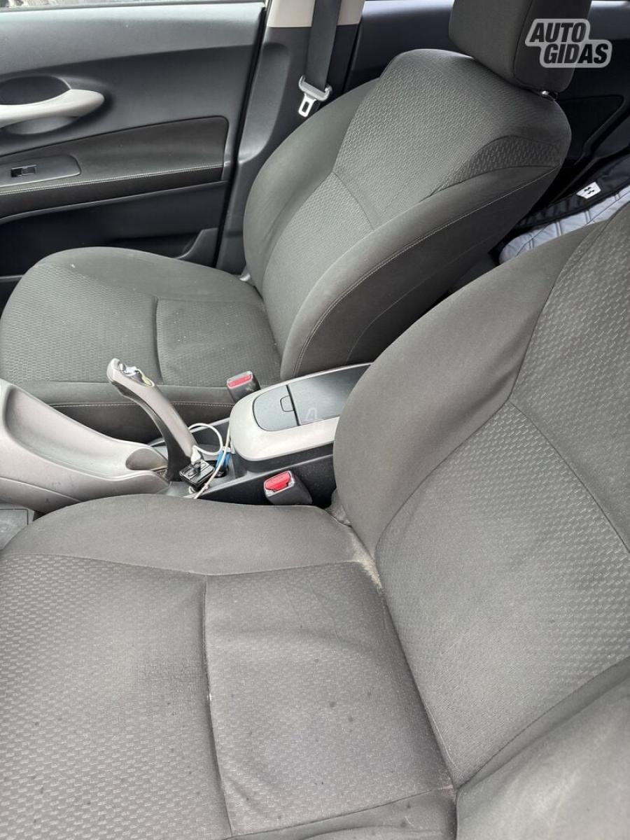 Toyota Auris 2008 Kauņa, ar dzinēja tilpumu 2.20 L un nobraukumu 280 tūkst. km par 1000 €, foto 9 vietnē AUTOMOTO.COM.LV