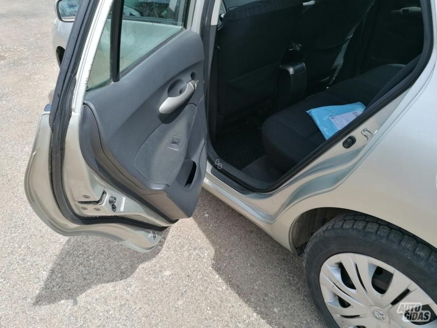 Toyota Auris 2008 Utena, ar dzinēja tilpumu 1.40 L un nobraukumu 219 tūkst. km par 2150 €, foto 16 vietnē AUTOMOTO.COM.LV